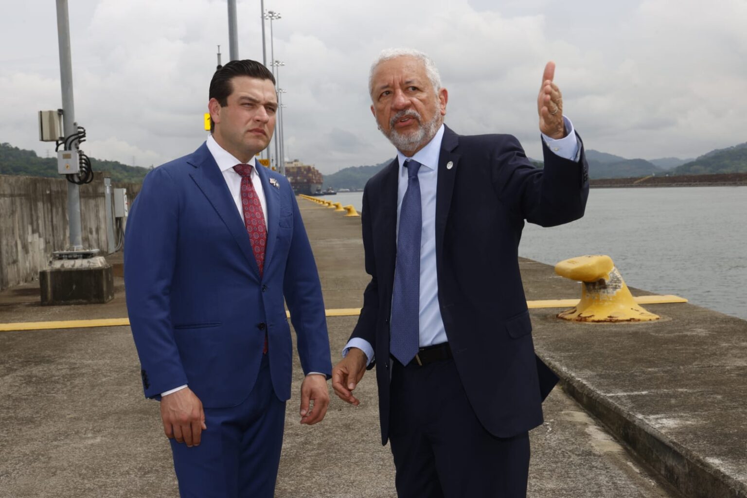 Embajador de Estados Unidos visita las esclusas del Canal de Panamá ...